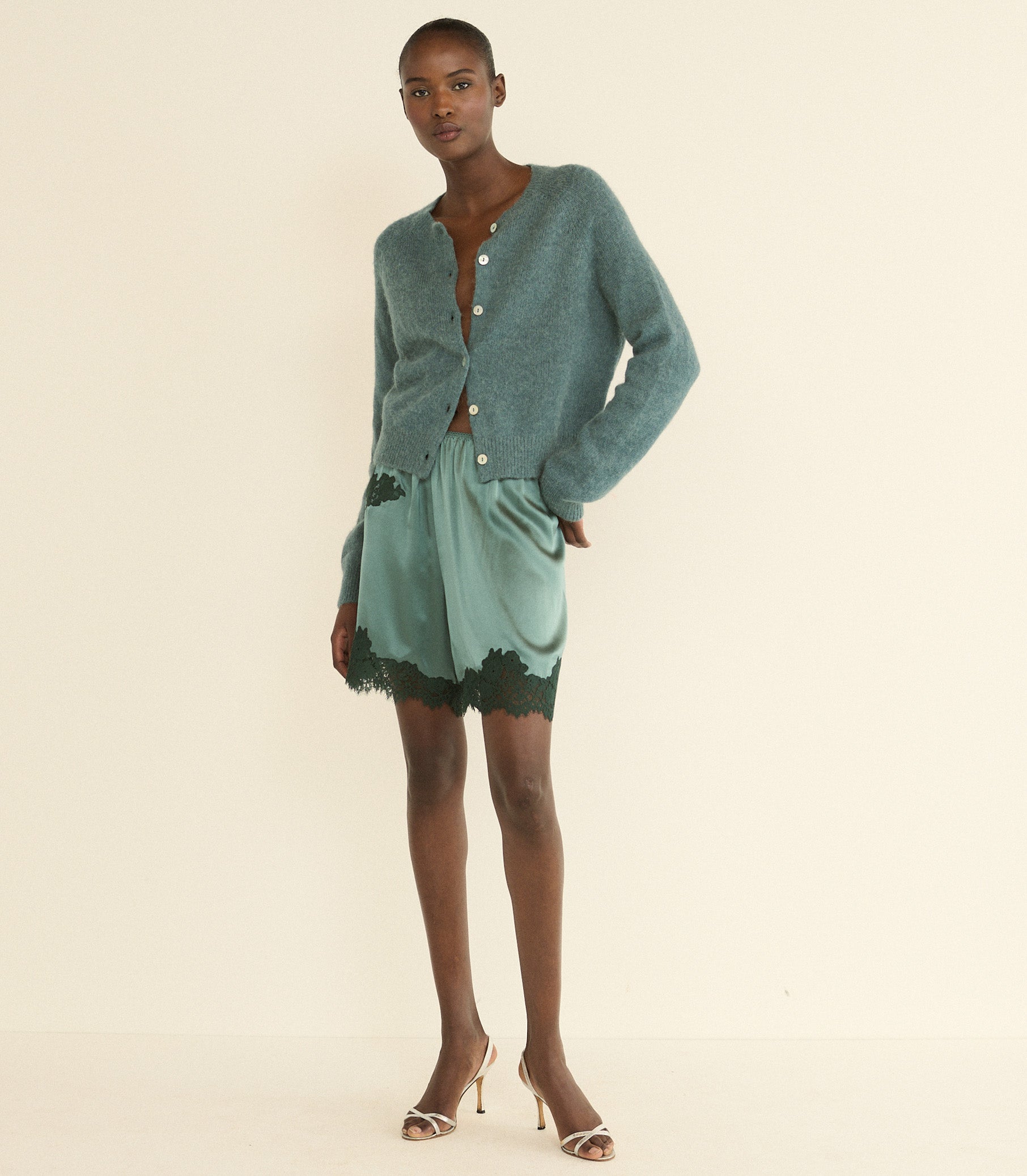 DÔEN DOEN Irsa Short with Scalloped Lace Hem